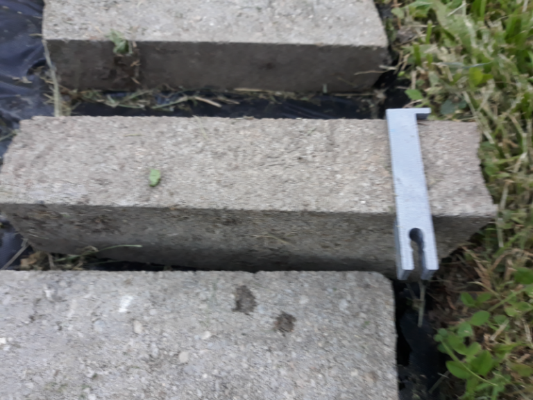 Imaginative Originals: Solar Light Stone Paver Clips - Imagination-3D